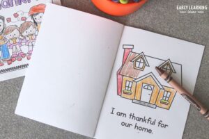 Do you Want a Free Printable Thanksgiving Book?